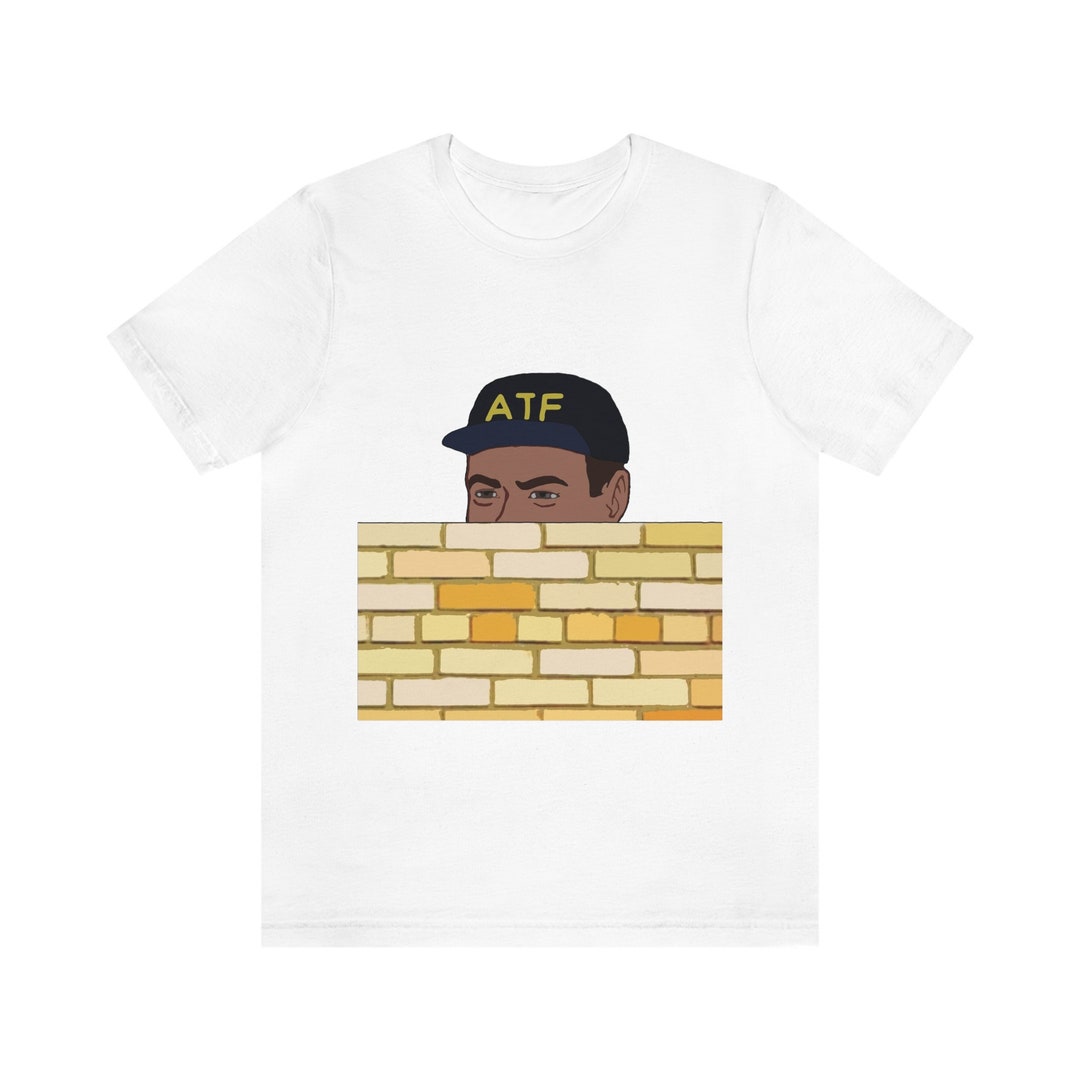ATF Guy Fence Peeking Meme Gun Rights T-shirt - Etsy