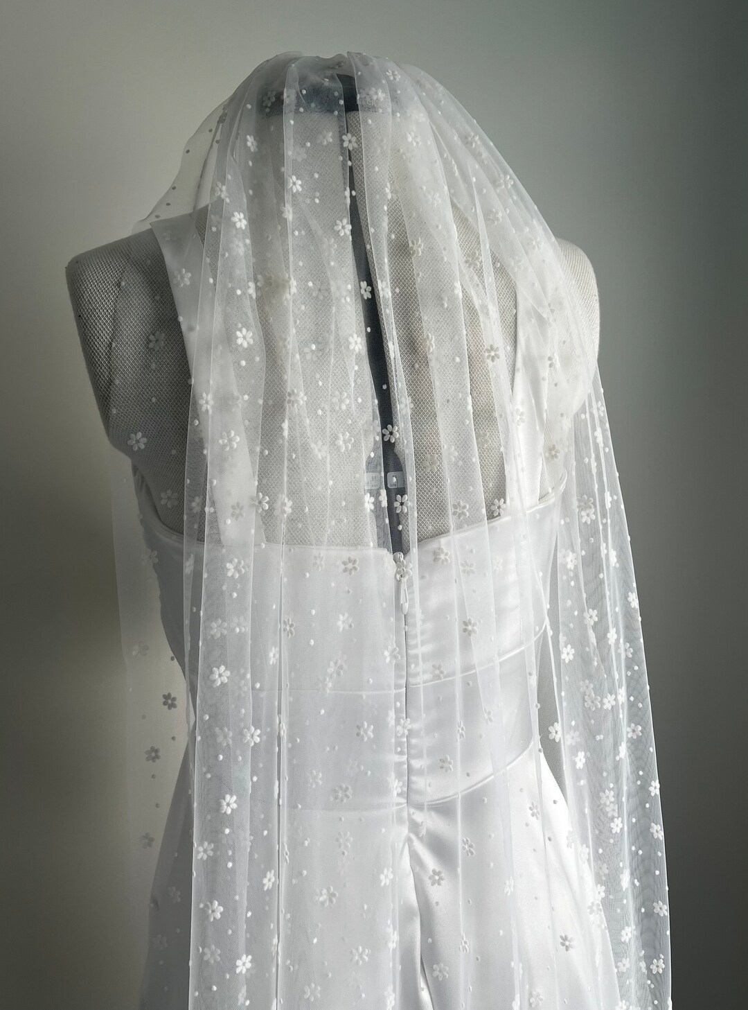 Daisy Flocked Spot Tulle Veil | Floral Veil | Flower Veil | Veil ...