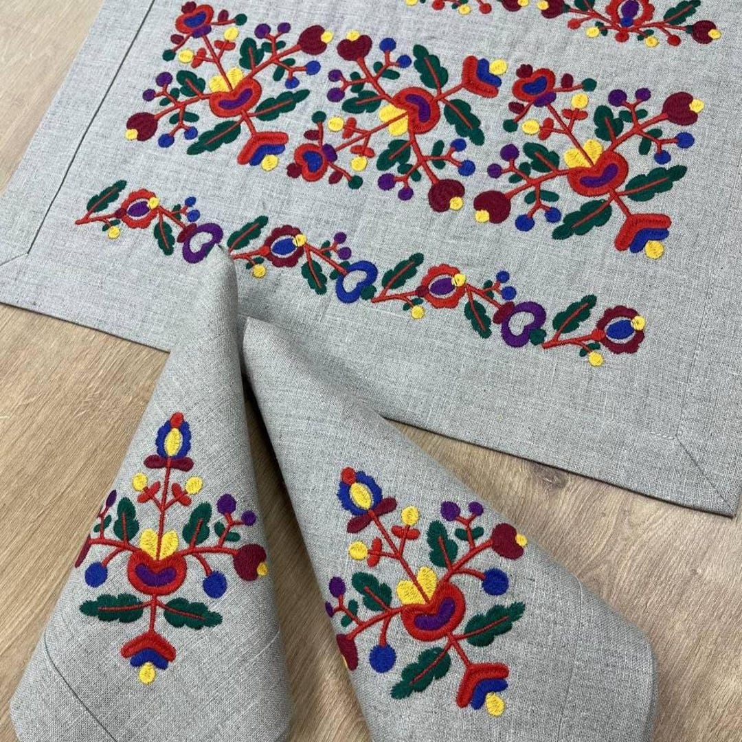 Embroidered Table Linens of Yavoriv Flowers Collection. Napkins, Table ...