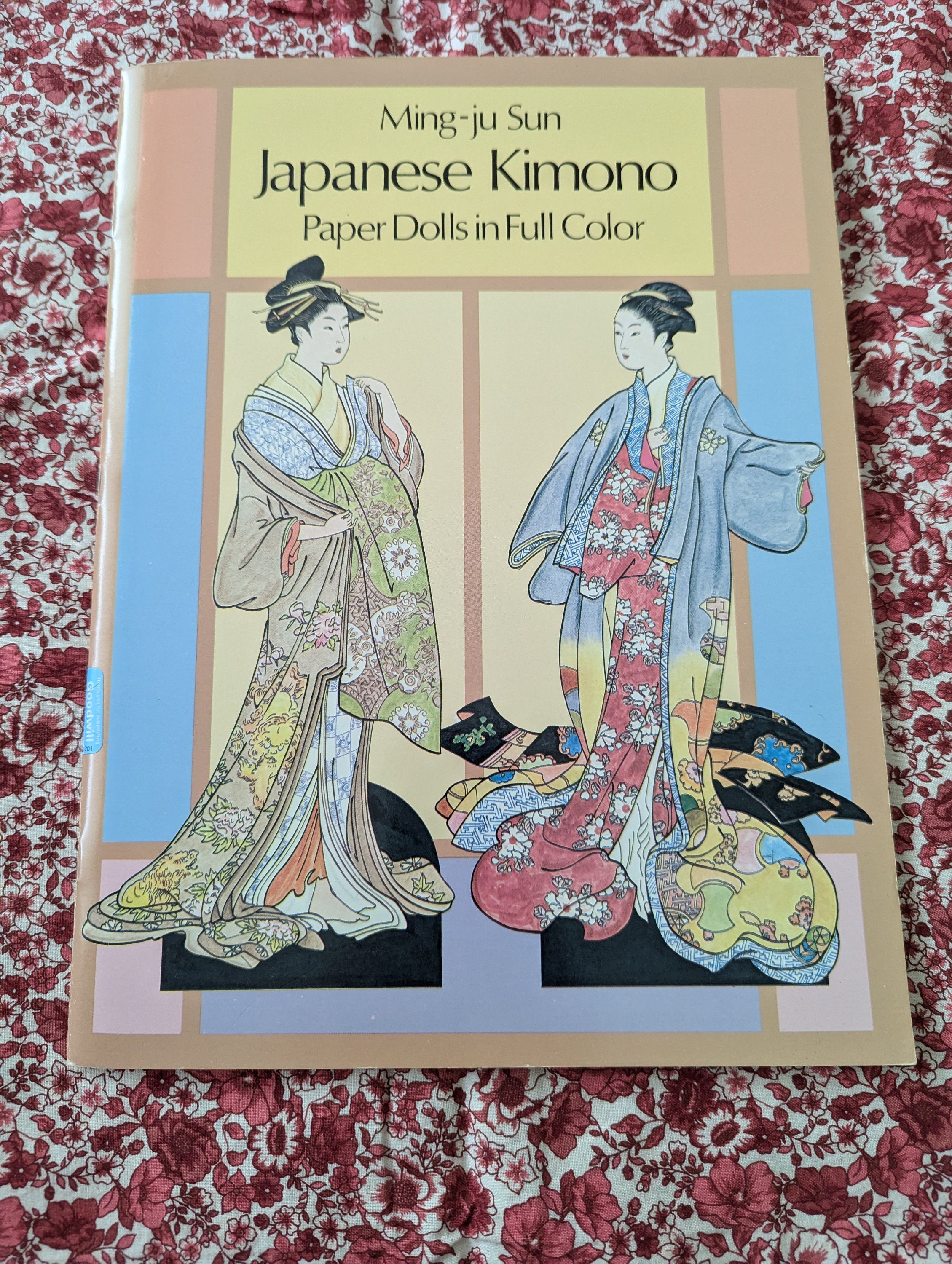 Japanese Kimono Paper Dolls in Full Color/ Ming-ju Sun Paper Dolls ...