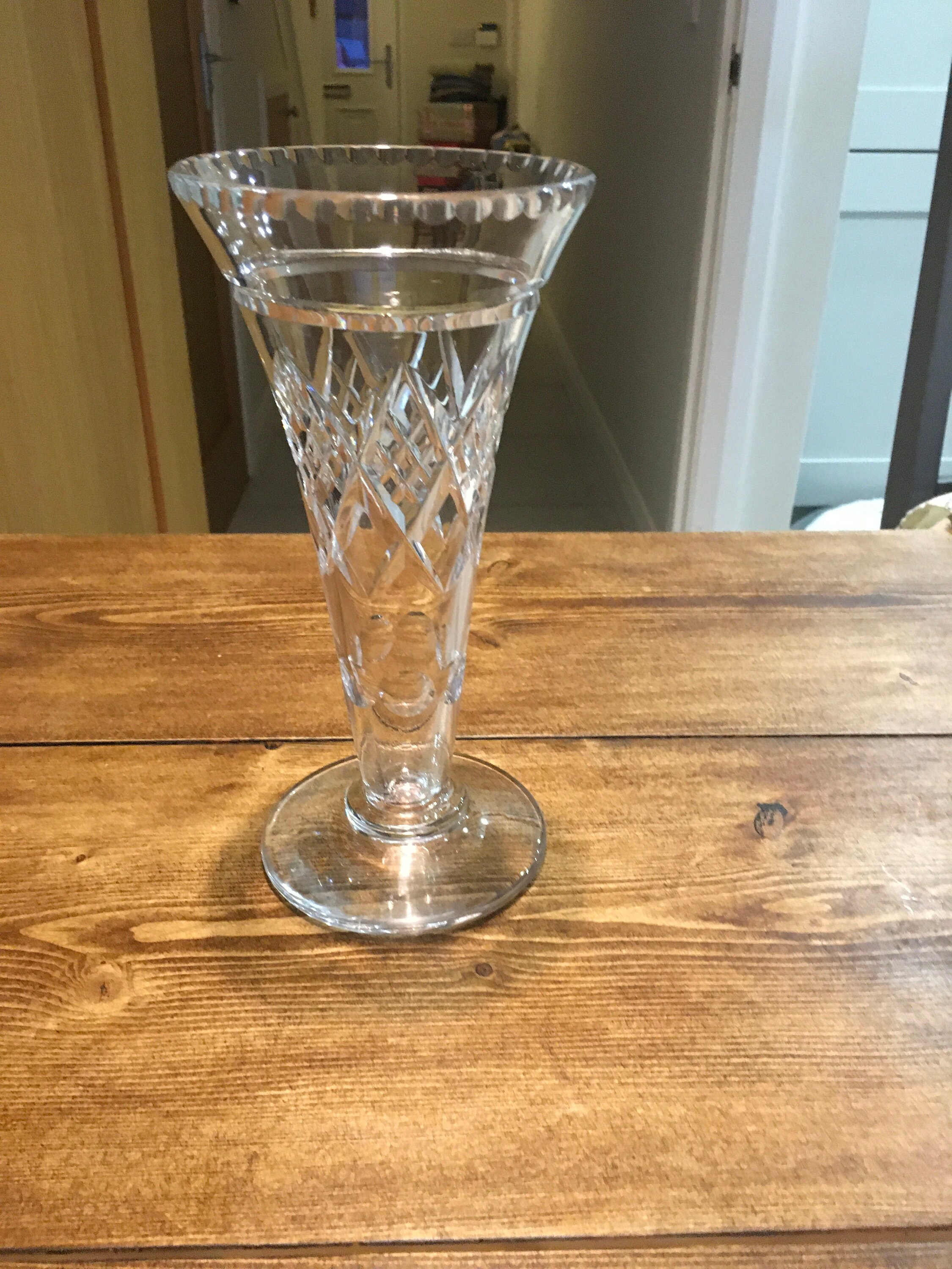 Trumpet Godinger vase 11” Home & Living Home Décor etna.com.pe