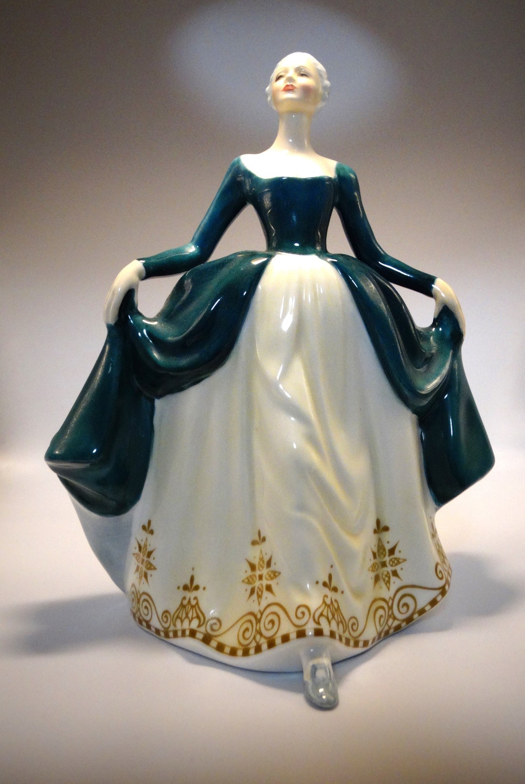 Royal Doulton Figurines Pretty Ladies Figurine Regal Lady HN - Etsy