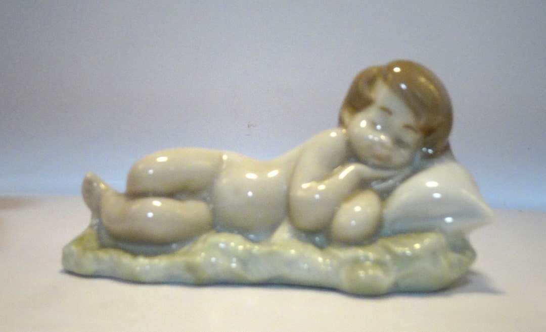 Vintage Lladro Baby Sleeping on A Pillow Figurine Glazed Porcelain RARE ...