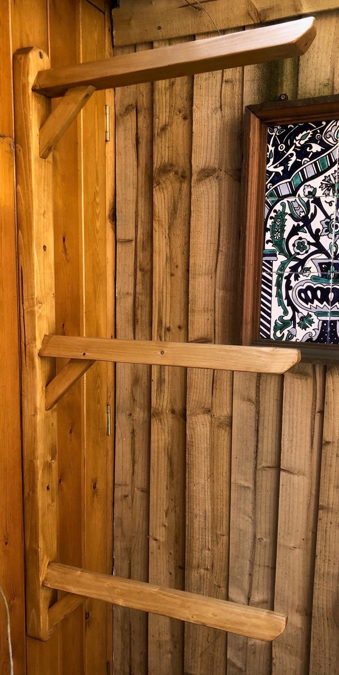 Rustic wall mounted saddle TRIPLE rack handmade oak stained - Etsy.de