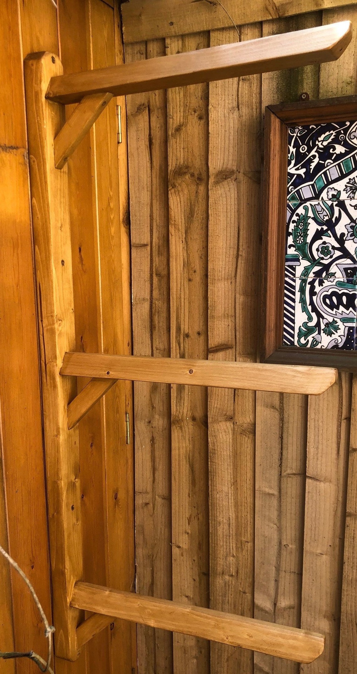 Rustic wall mounted saddle TRIPLE rack handmade oak stained - Etsy.de