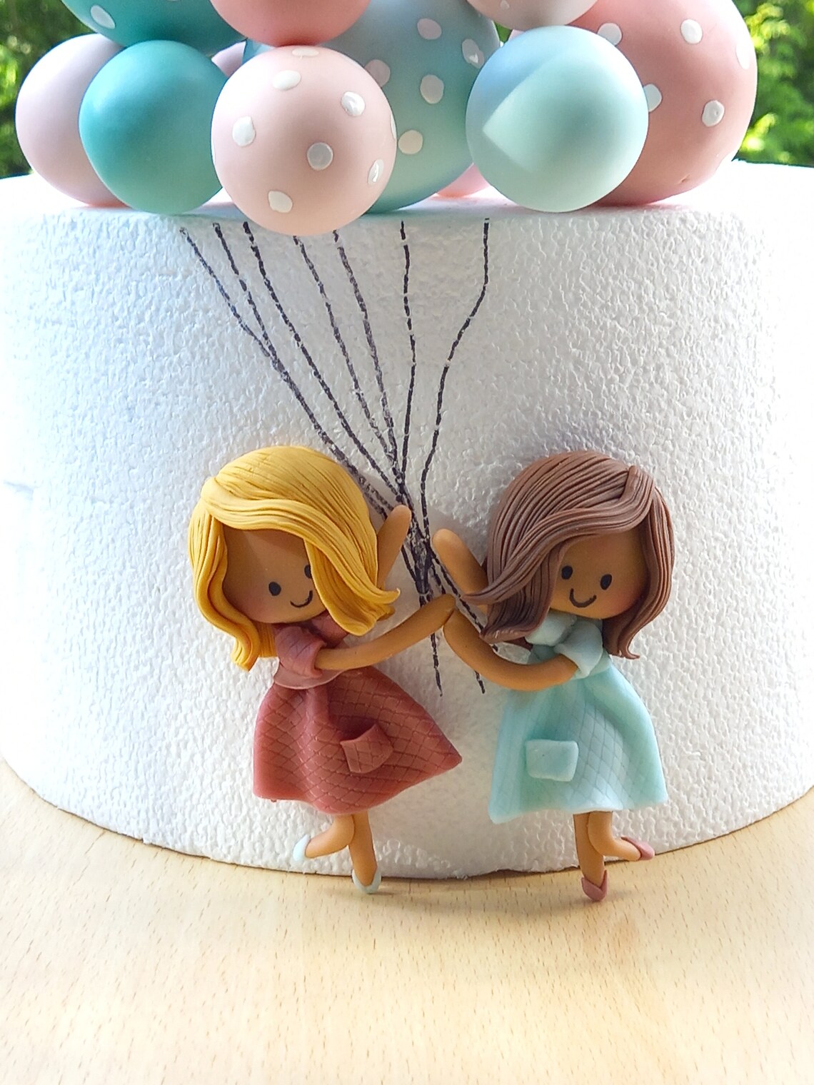 Twin Girls Figure in Sugar Paste and Pink and Green Fondant or Cold ...