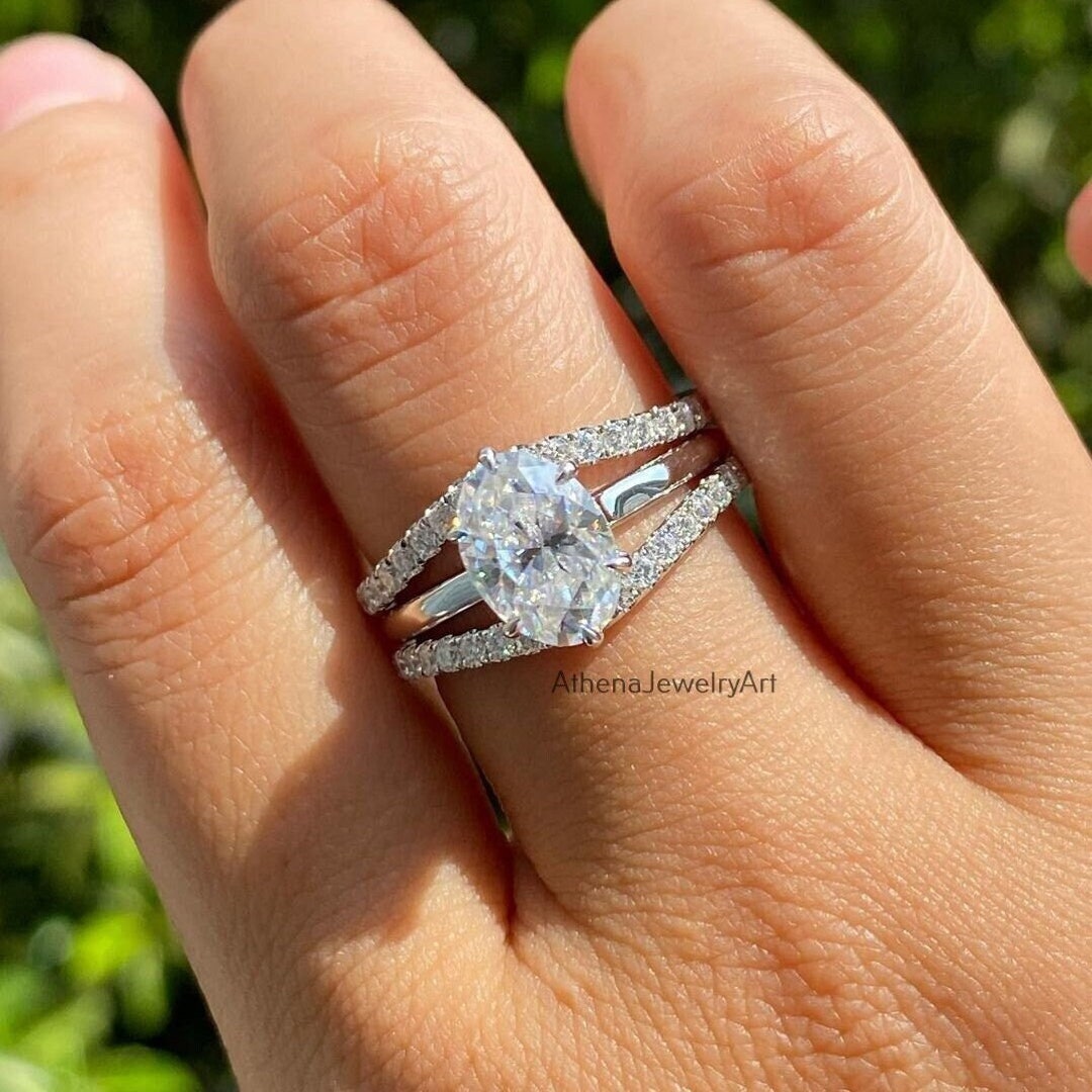 Oval-cut Diamond Solitaire Ring With Double Curve Band Ring Set, 950 ...