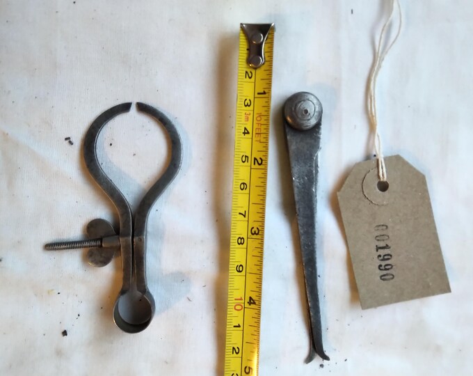 Small Inside and Outside Callipers in Good Useable Condition. [001990 ...
