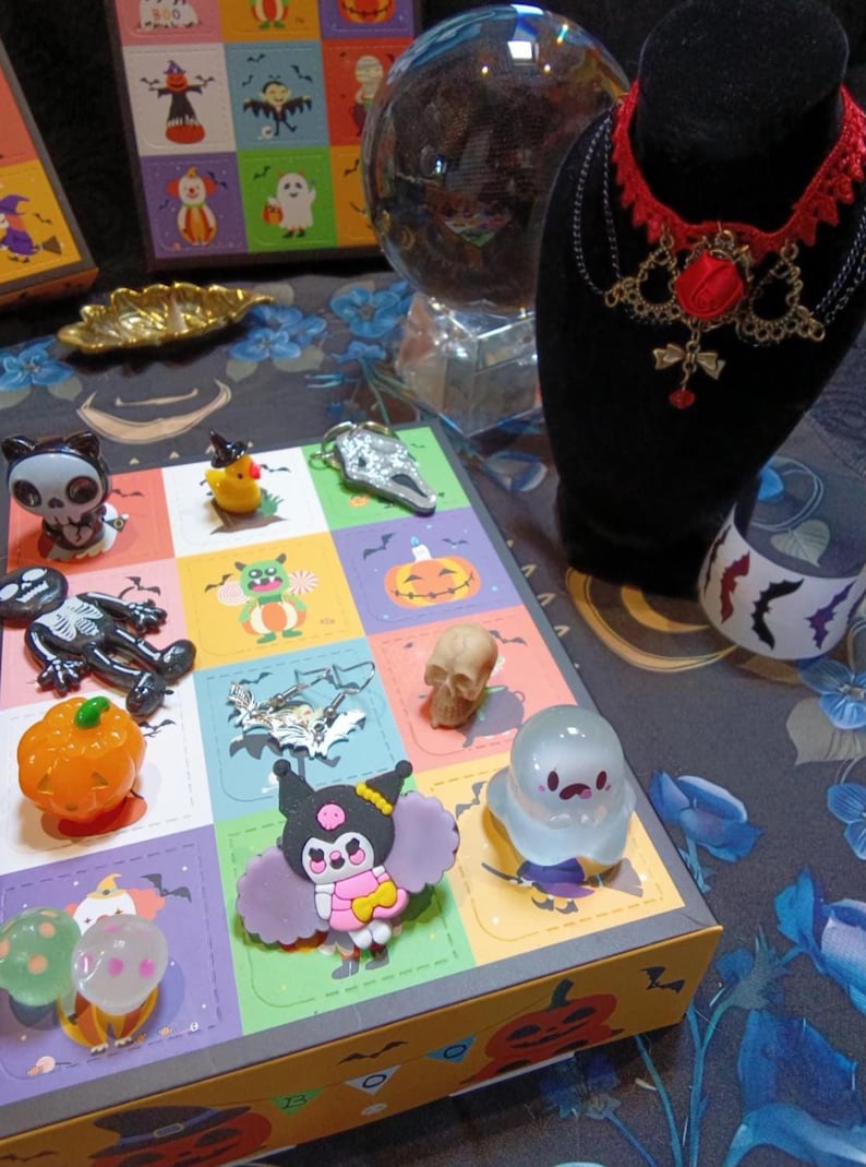 Spooky Halloween Advent Calendar: Sanrio, Kuromi, Lace Jewellery, Glow ...