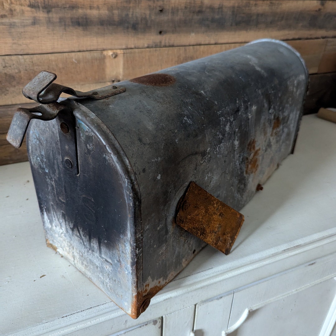 Rusty Mailbox Rural Mail Steel Mail Holder Rustic Yard Art Vintage ...