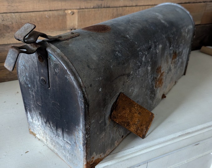 Rusty Mailbox Rural Mail Steel Mail Holder Rustic Yard Art Vintage ...