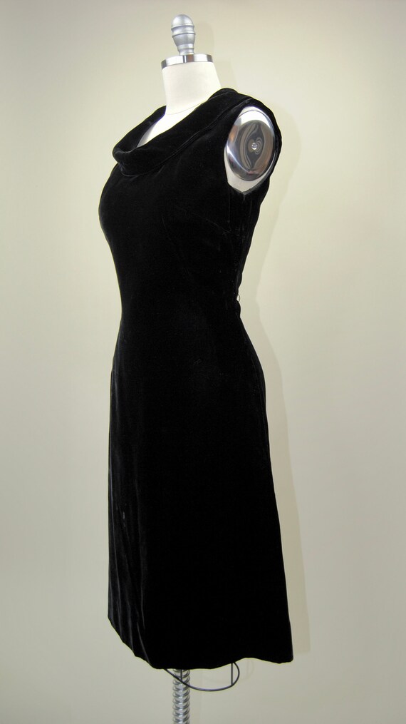 1960's 1970's Gale Mitchell Black Velvet Classic Cowl… - Gem