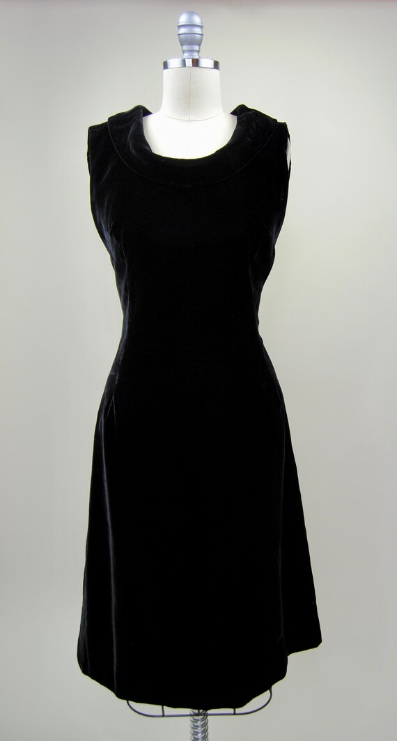 1960's 1970's Gale Mitchell Black Velvet Classic Cowl… - Gem