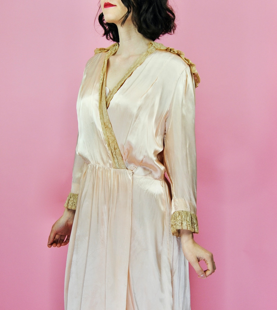 1930s Peach Satin and Lace Robe Md to Lg - Etsy