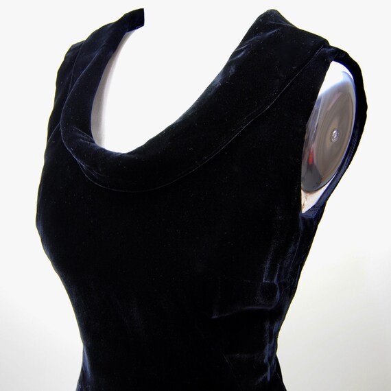 1960's 1970's Gale Mitchell Black Velvet Classic Cowl… - Gem