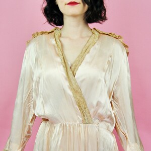 1930s Peach Satin and Lace Robe - Md to Lg - Etsy