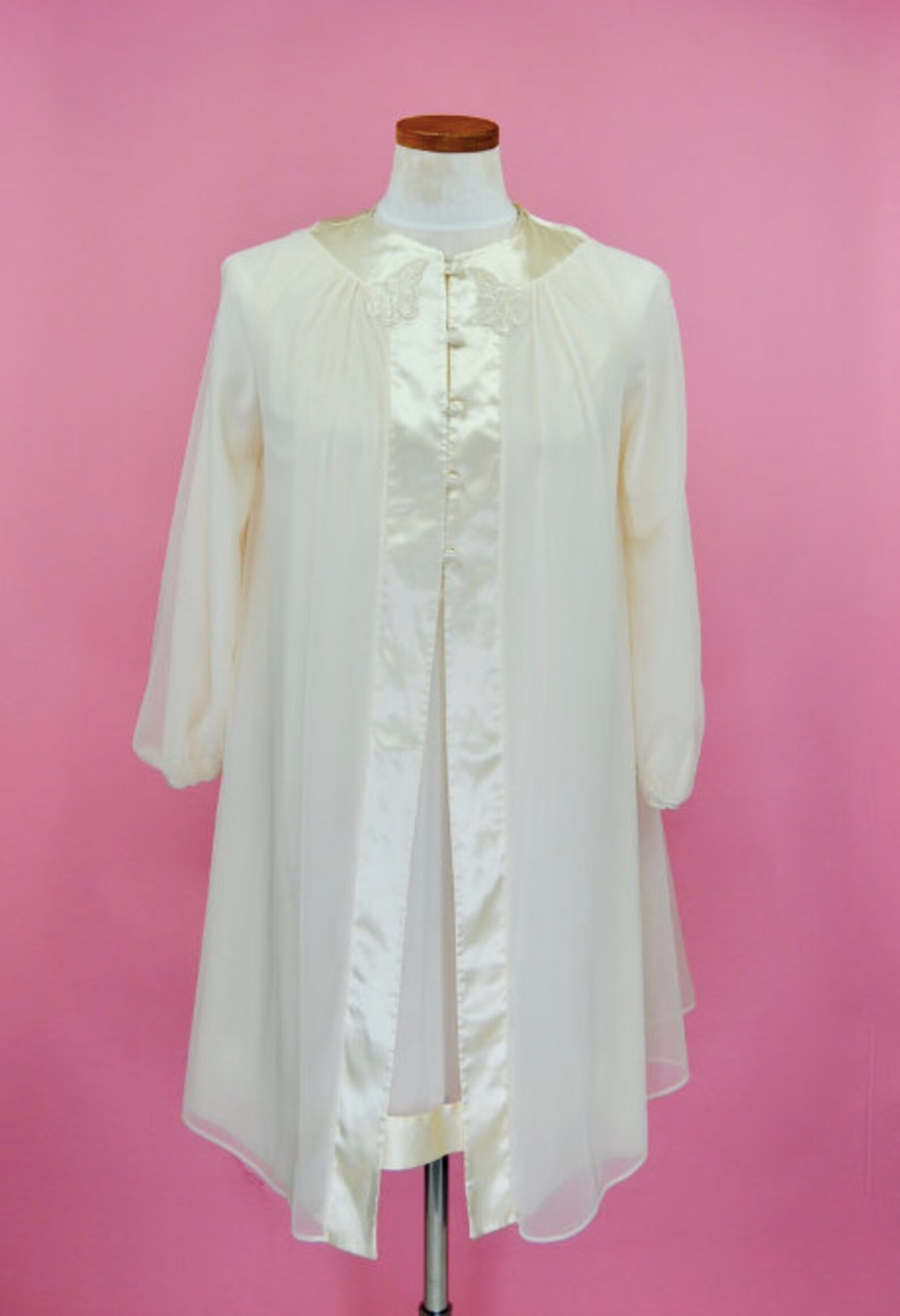1960s Vintage Pale Almond Yellow Gossard Short Peignoir Nightgown ...