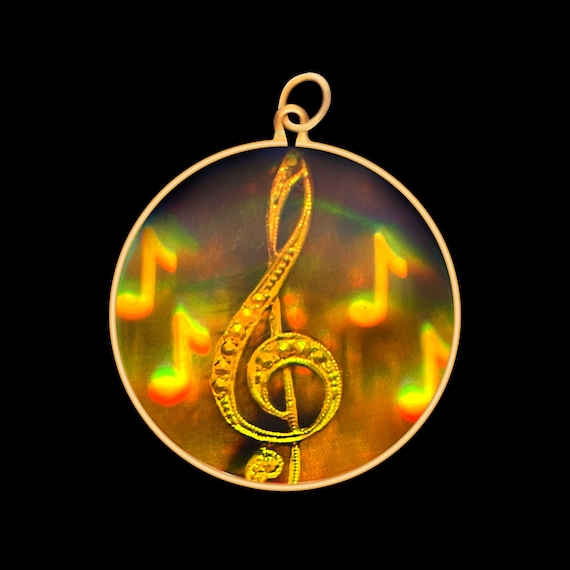 9ct Gold Hologram Pendant Musical Note Medium