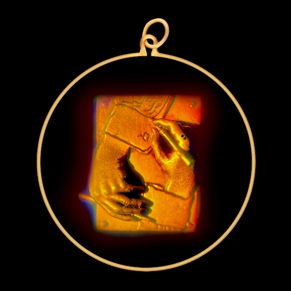 9ct Gold Hologram Pendant - Artist Hands Drawing (Lar… - Gem