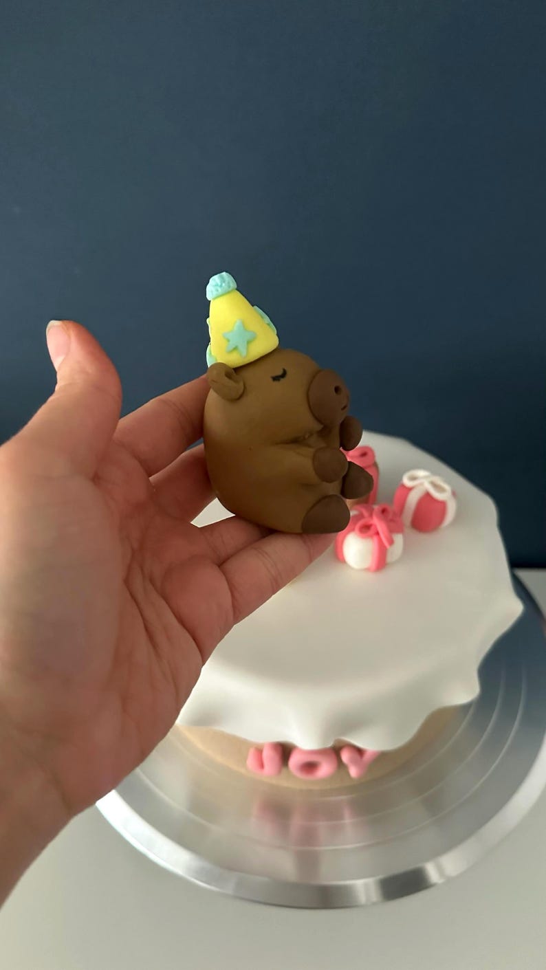 Handmade Fondant Capybara Cake Topper – Birthday Party Decoration - Etsy UK