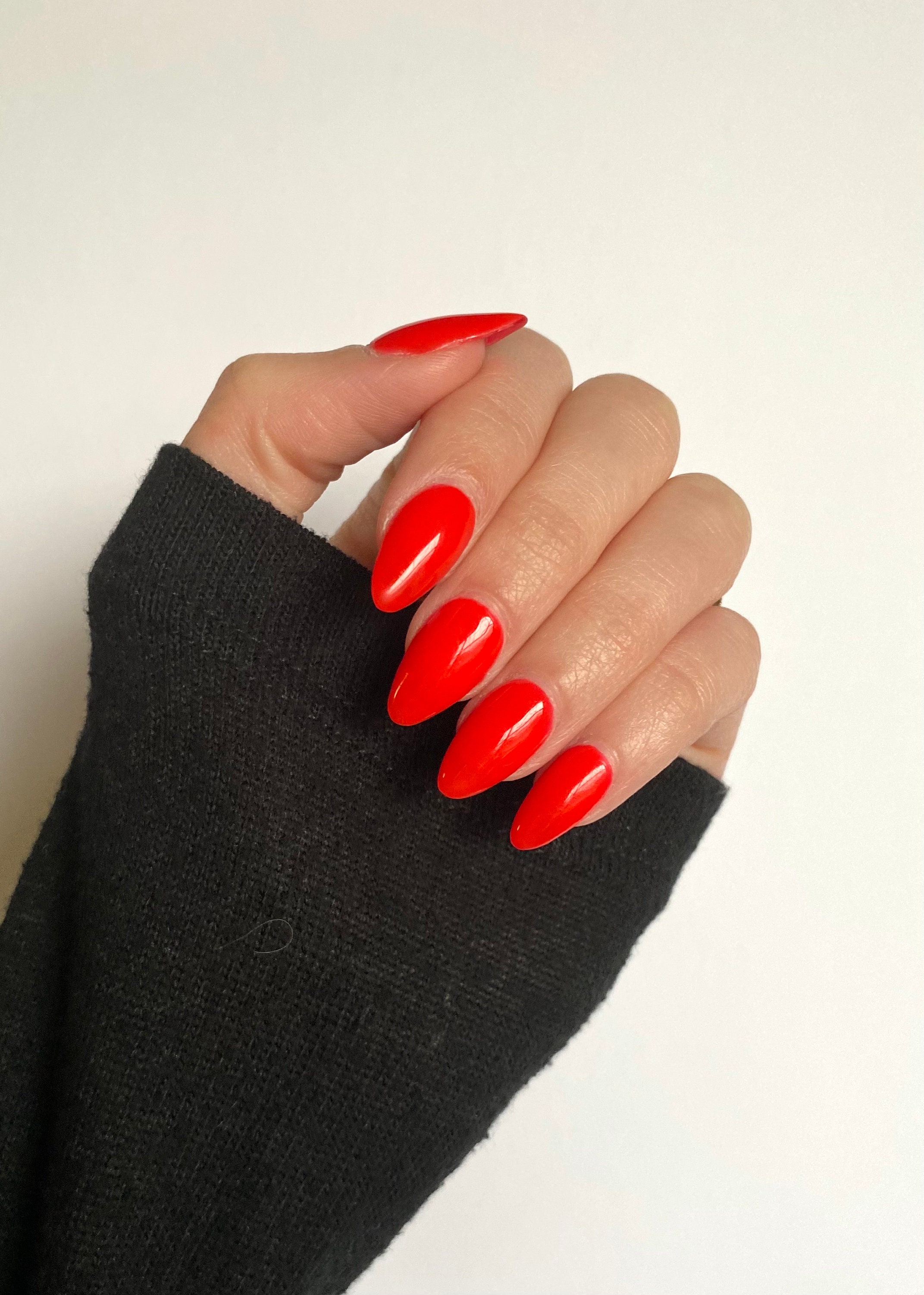 Almond Nails Red