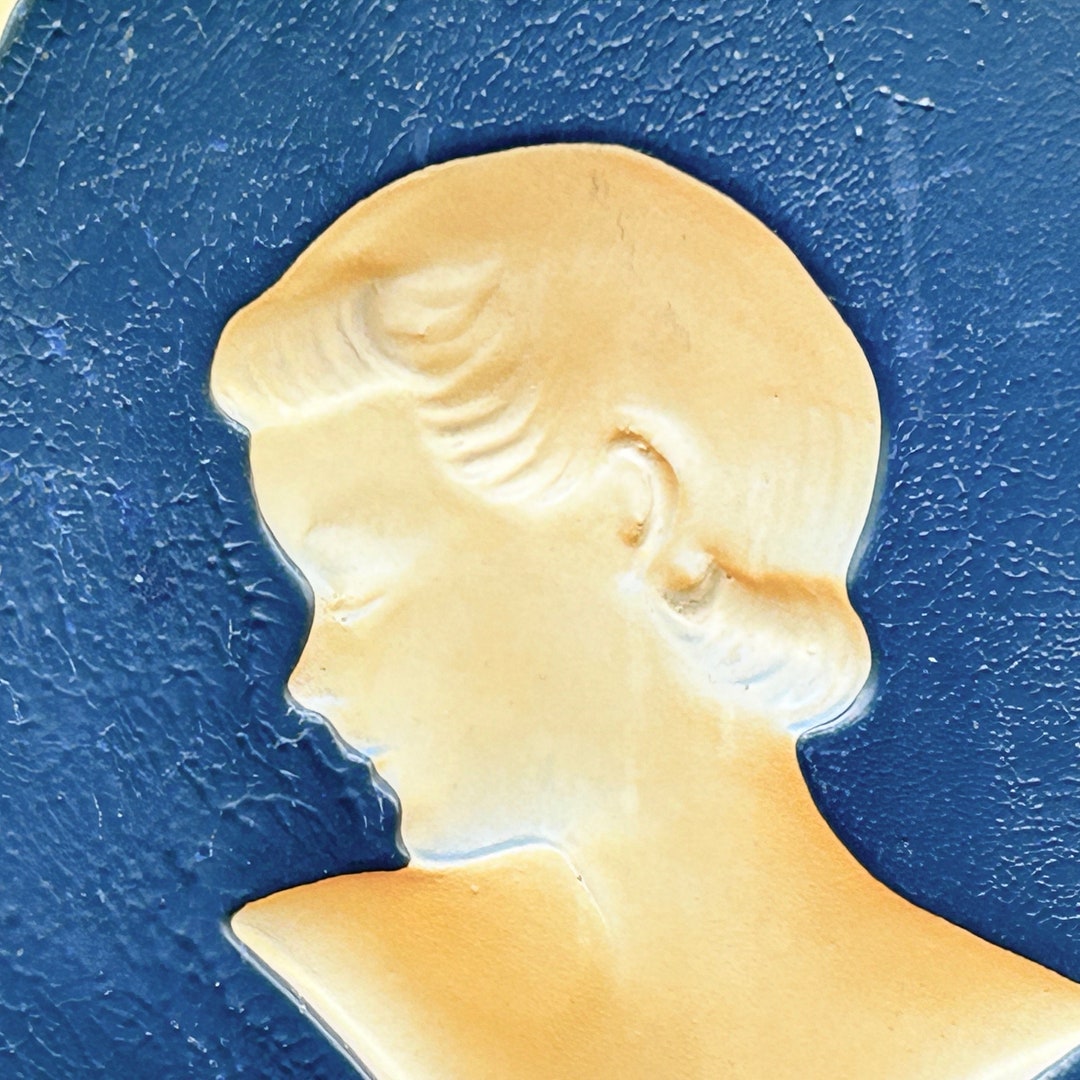 Vintage Chalkware Plaque With Glowing Cameo Silhouette Corona Art Ware ...