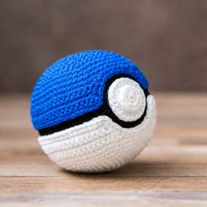 Pokeball Crochet Pattern PDF by Aradiyatoys | Beginner Friendly ...