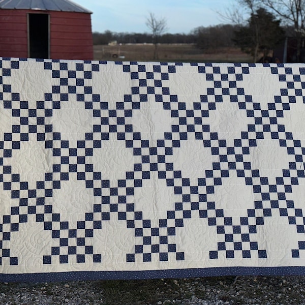 Farmhouse Quilt - Etsy