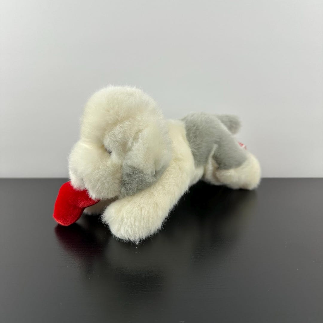 Vintage Russ Berrie Plush Ollie 7” Carrying Heart Mouth White Cream ...