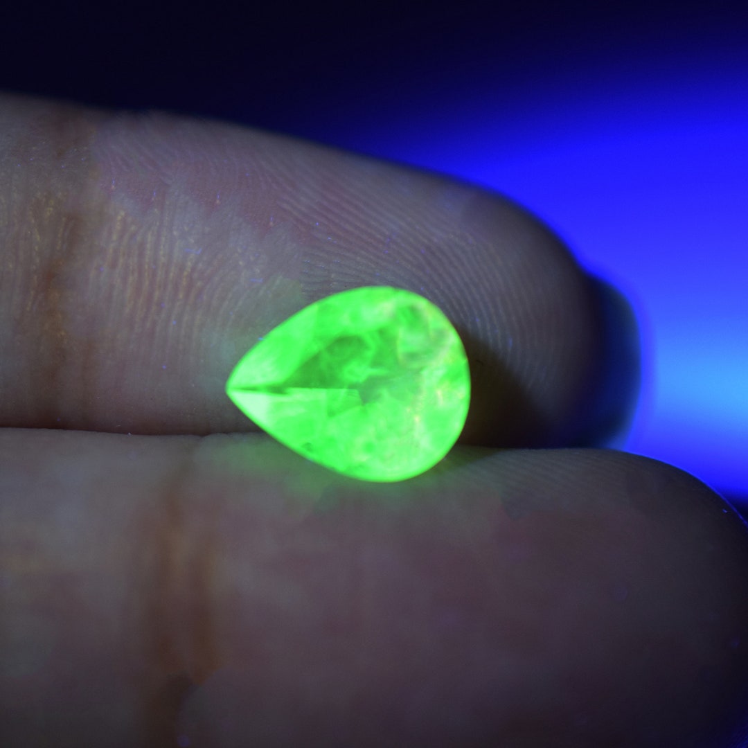 Hyalite Opal Pear Cabochon, UV Reactive Gemstone, DIY Stone for Ring ...