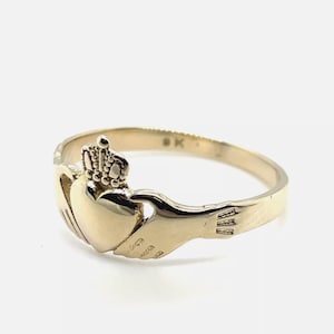 9ct Yellow Gold Irish Claddagh Ring | Traditional Irish Gold Ring ...