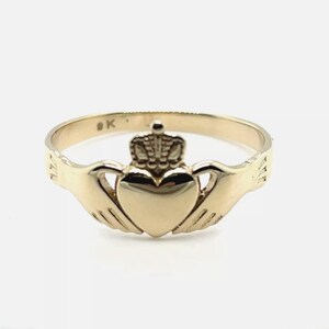 9ct Yellow Gold Irish Claddagh Ring | Traditional Irish Gold Ring ...