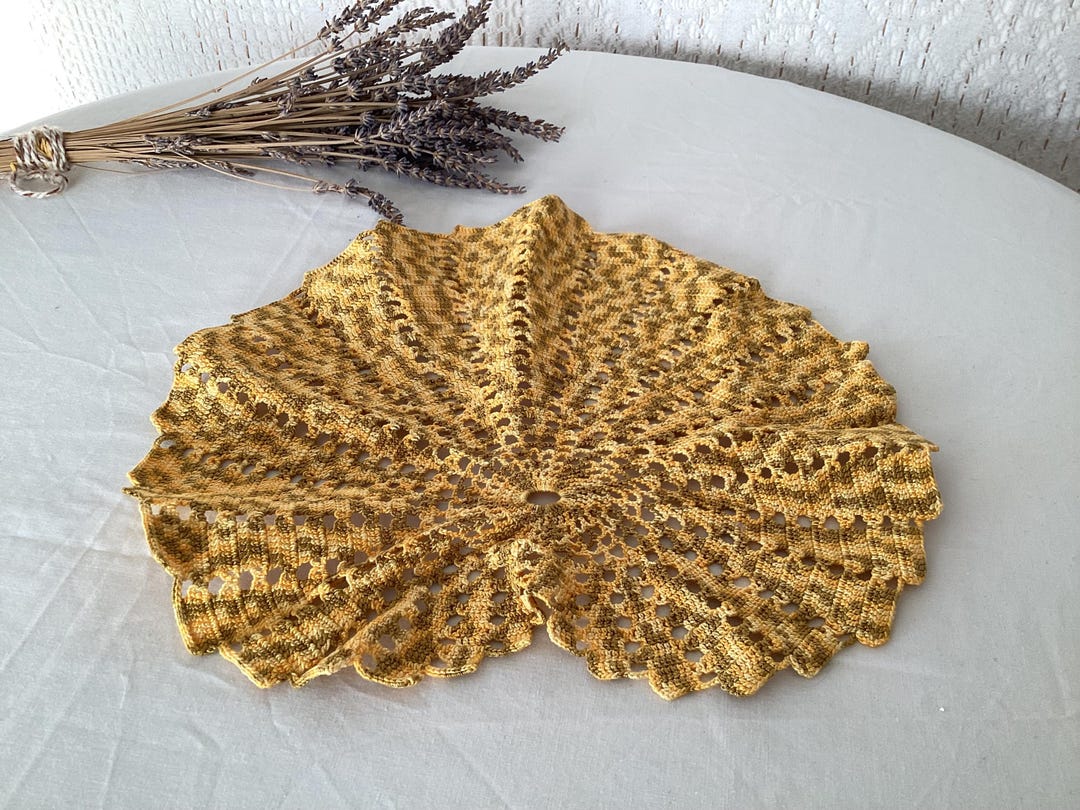Vintage Crochet Shell Shaped Table Centerpiece Placemat - Etsy