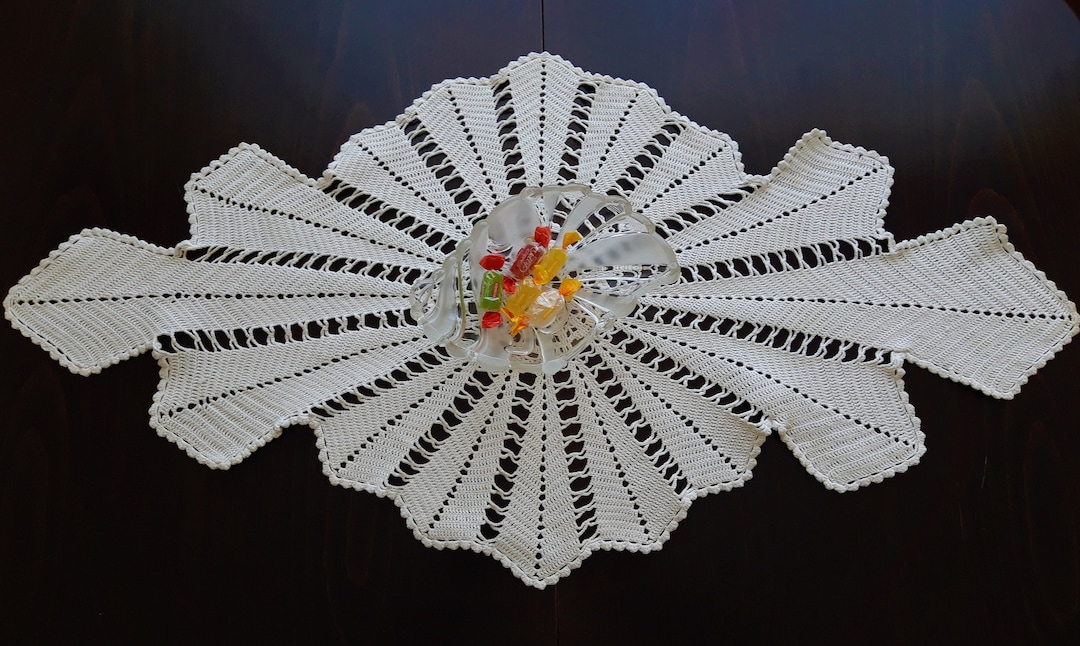 Vintage Crochet Table Runner , Crochet Tablecloth, Crochet Lace Runner ...