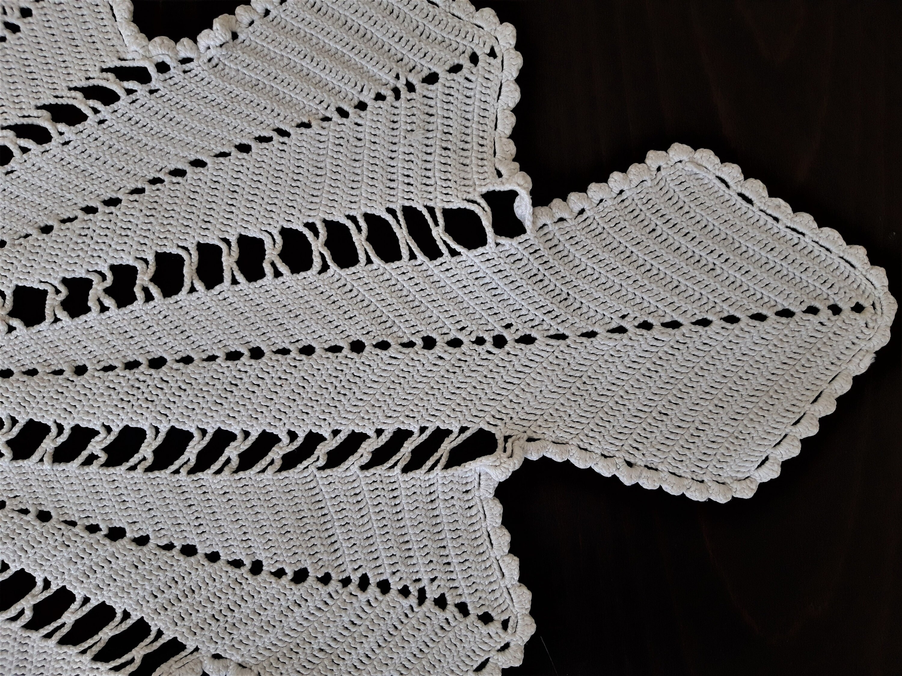 Vintage Crochet Table Runner , Crochet Tablecloth, Crochet Lace Runner ...