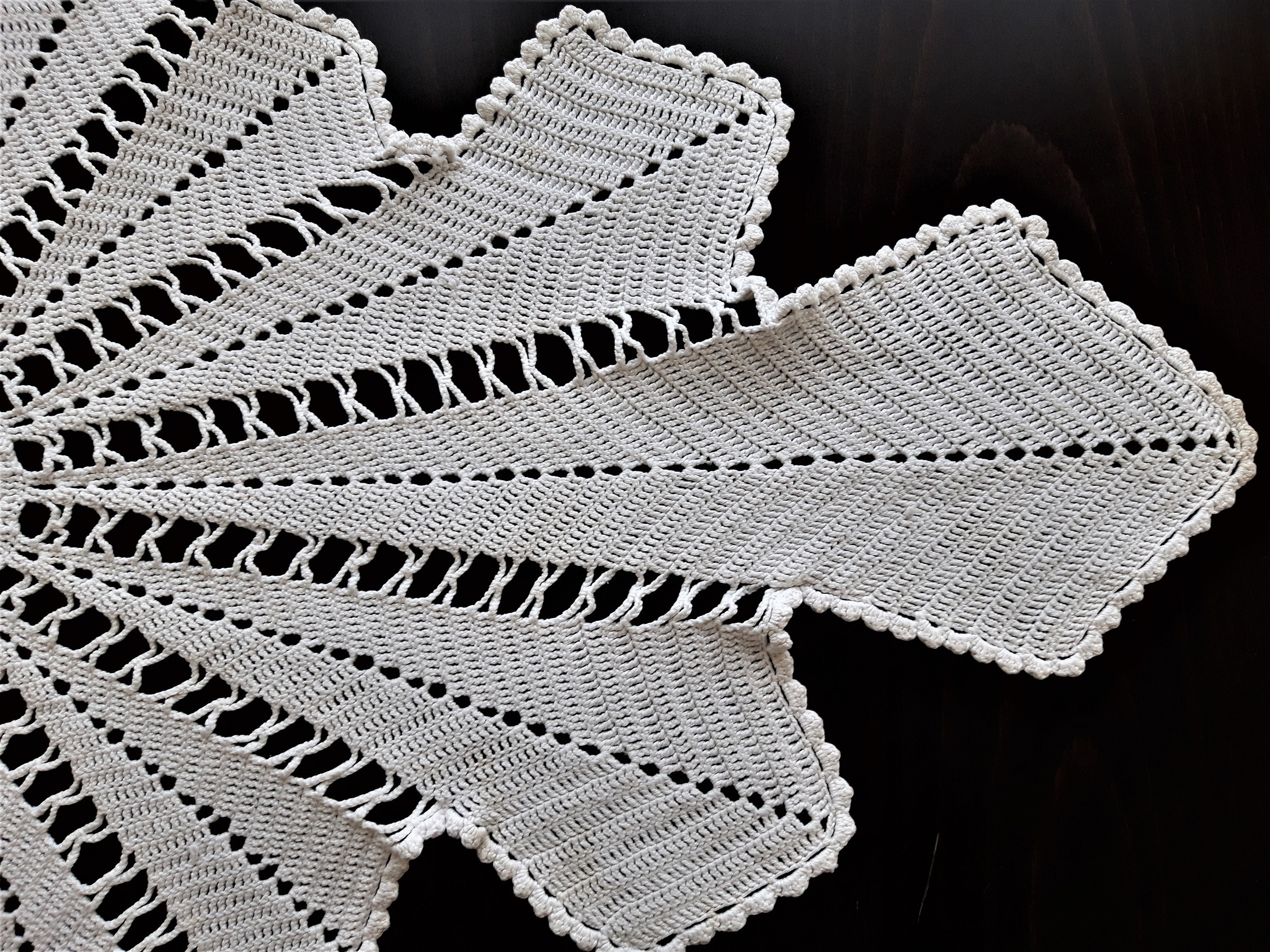 Vintage Crochet Table Runner , Crochet Tablecloth, Crochet Lace Runner ...