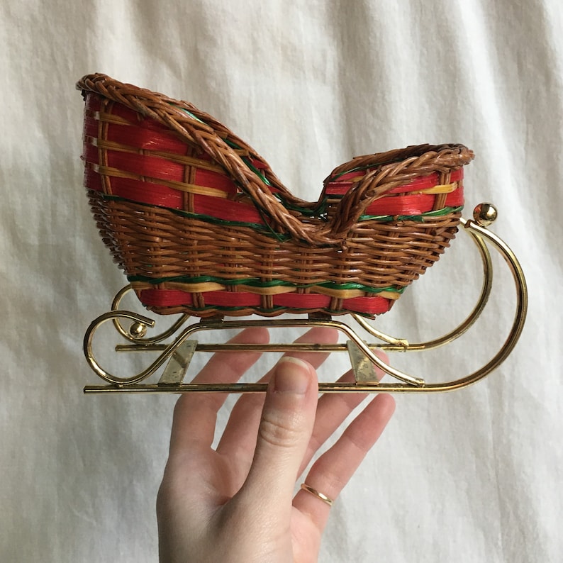 Old Fashioned Wicker Sleigh, Small Decorative Basket, Realistic ...