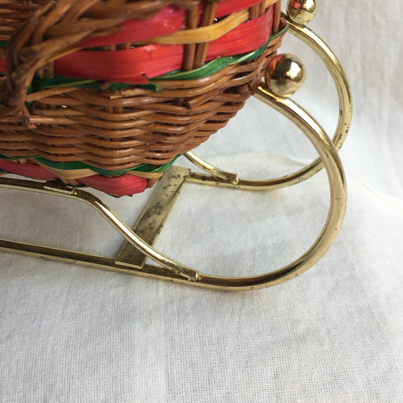 Old Fashioned Wicker Sleigh, Small Decorative Basket, Realistic ...