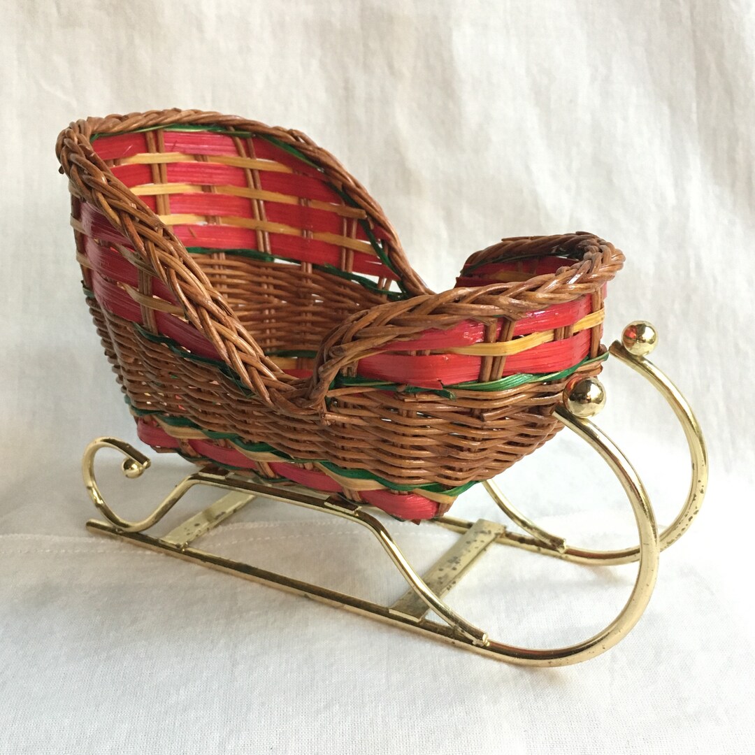 Old Fashioned Wicker Sleigh, Small Decorative Basket, Realistic ...
