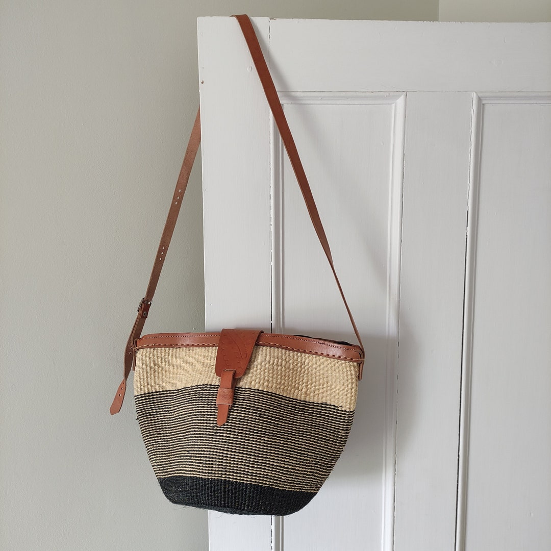 Vintage Sisal and Tooled Leather Kiondo Market/ Beach Bag Handmade - Etsy