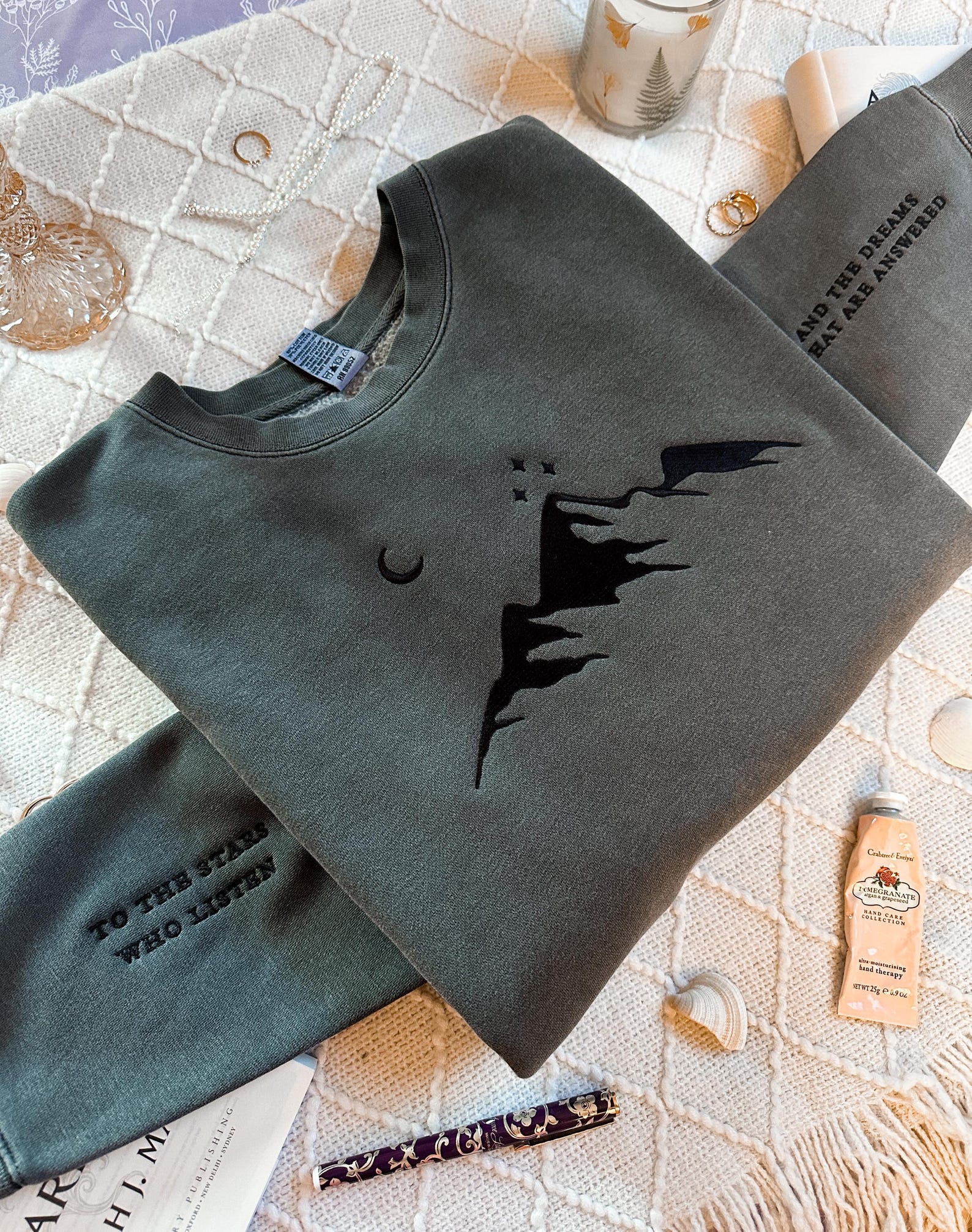NEW OFFICIAL ACOTAR Double Sleeve Embroidered Sweatshirt Stars Acotar ...