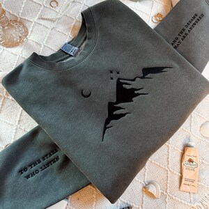 NEW OFFICIAL ACOTAR Double Sleeve Embroidered Sweatshirt Stars Acotar ...