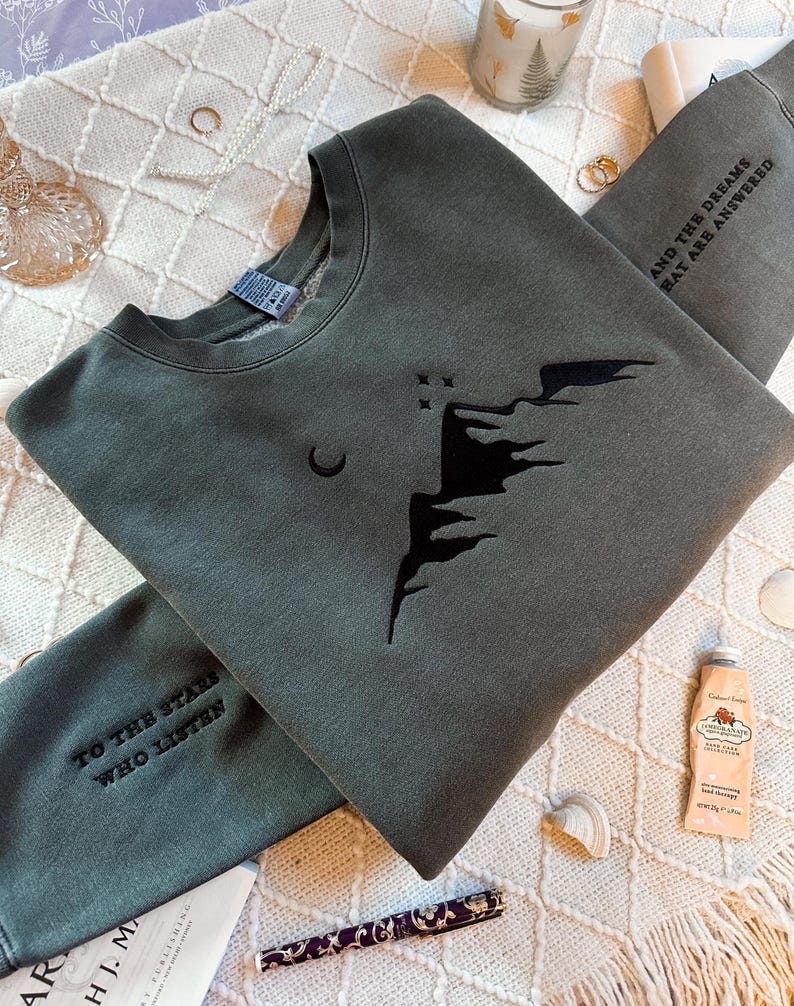 NEW OFFICIAL ACOTAR Double Sleeve Embroidered Sweatshirt Stars Acotar ...