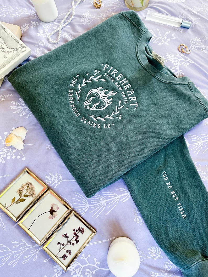 OFFICIALLY LICENSED Fireheart Embroidered Sweatshirt Throne of Glass ...