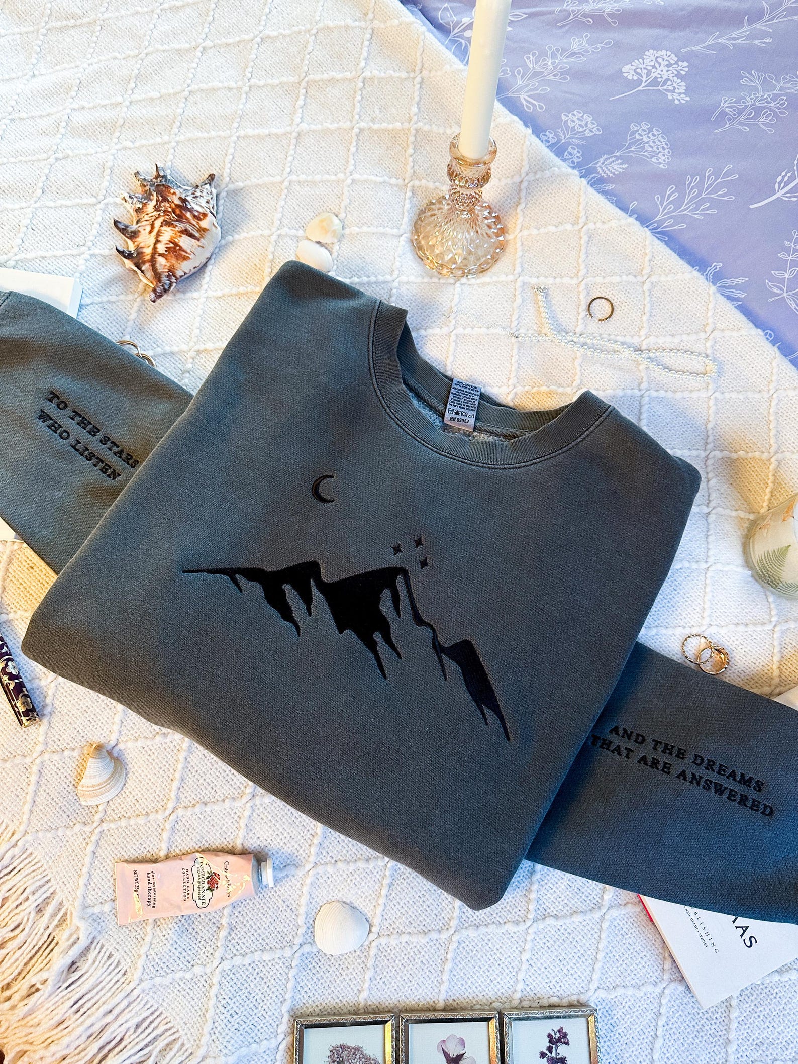 NEW OFFICIAL ACOTAR Double Sleeve Embroidered Sweatshirt Stars Acotar ...