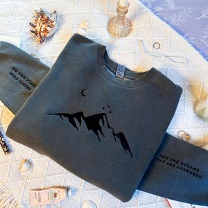 NEW OFFICIAL ACOTAR Double Sleeve Embroidered Sweatshirt Stars Acotar ...