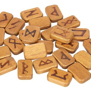 RUNES SET DELUXE Wooden Runes Set With Booklet by Lo Scarabeo 25 Elder ...