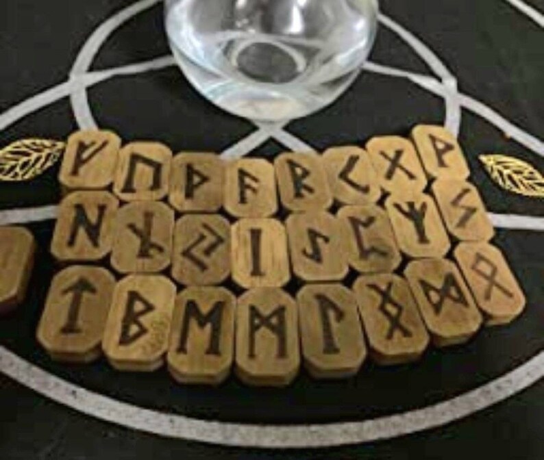 RUNES Wooden Runes Set by Lo Scarabeo With Booklet 25 Elder - Etsy