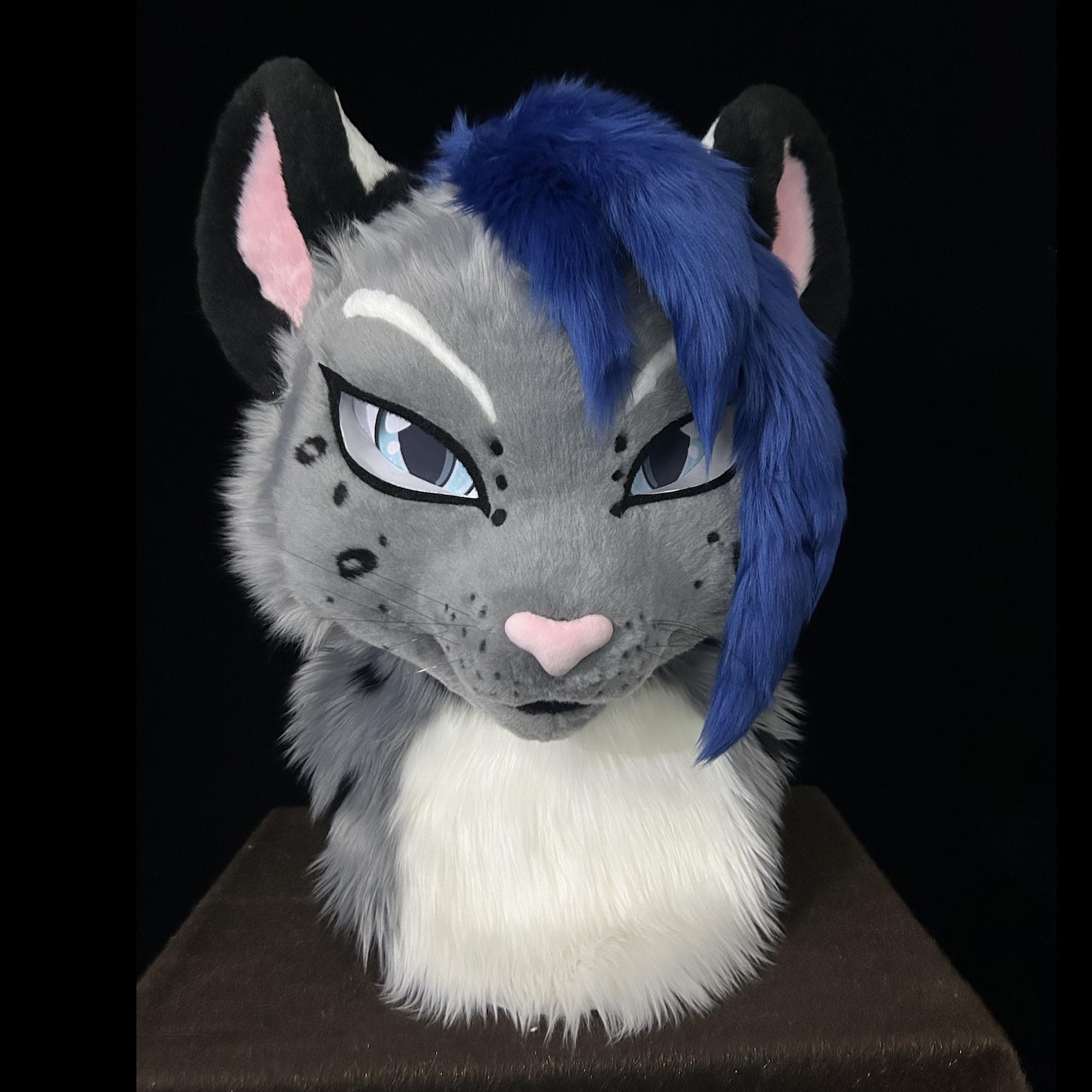 Snow Leopard Girl Fursui Full Body : Furry Realistic Personification ...