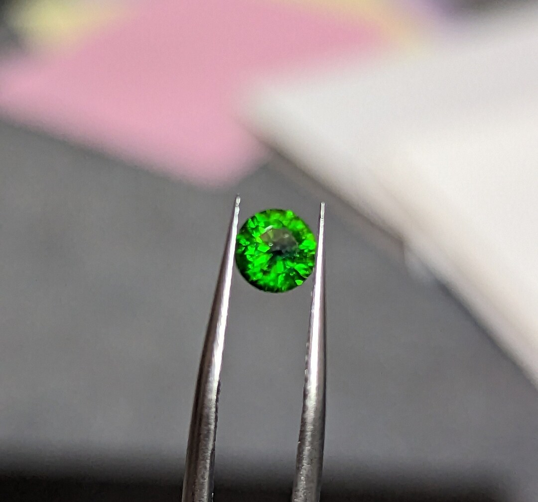 0.65 Ct Demantoid Garnet With Beautiful Horsetail Inclusions Expanding ...